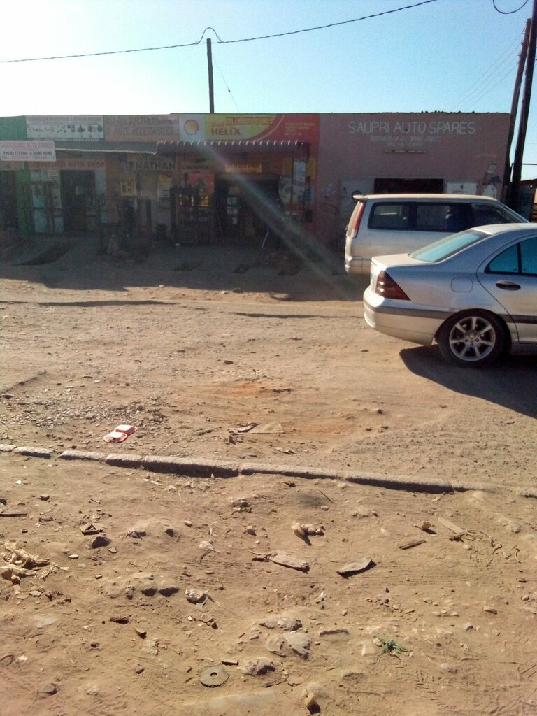 Detaylı oto bakımı Saupri Auto Spares, Lusaka, foto