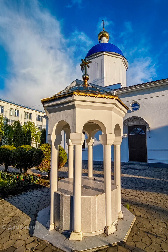 Ortodoks kiliseleri Tserkov Ikony Bozhiyey Materi Iverskaya, Alatyr, foto