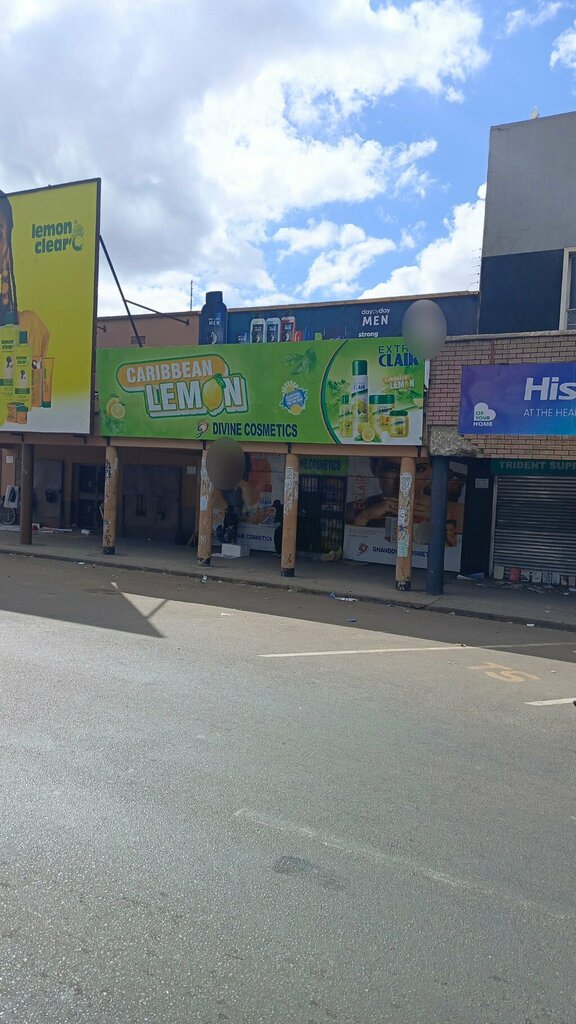 Kozmetik ve parfümeri mağazaları Divine cosmetics, Lusaka, foto