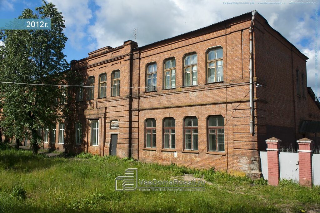 Anıt levhası, anıt taş Надежде Константиновне Крупской, Mojaysk, foto