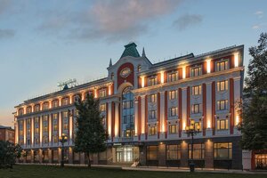 Smorodinn (gorodskoy okrug Nizhniy Novgorod, Nizhegorodskiy City District, Teatralnaya Square, 1), restoran  Nijni Novgorod'dan