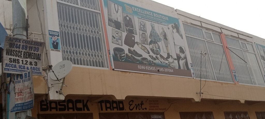 Giyim mağazası Excellence Boutique, Akra, foto