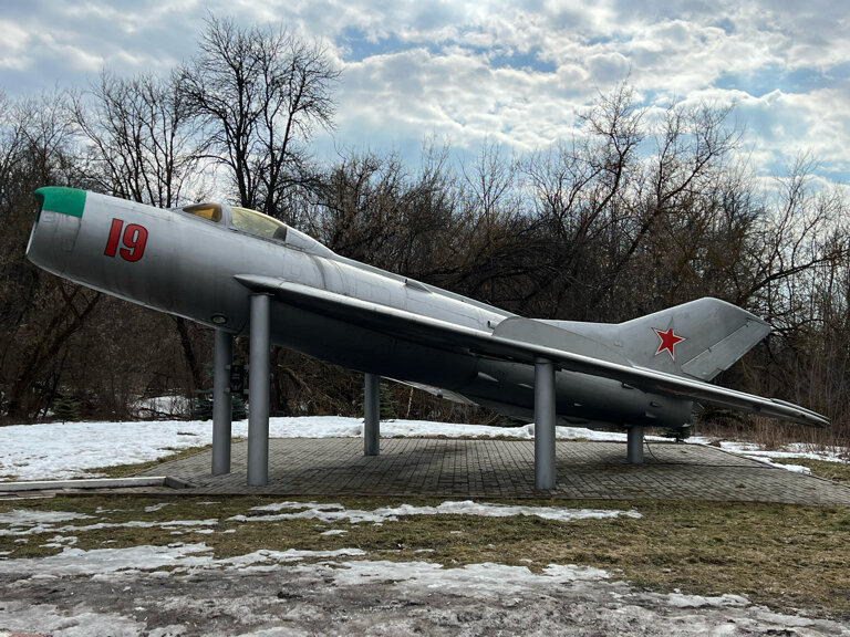Teknoloji anıtı Истребитель МиГ-19, Kurskaya oblastı, foto