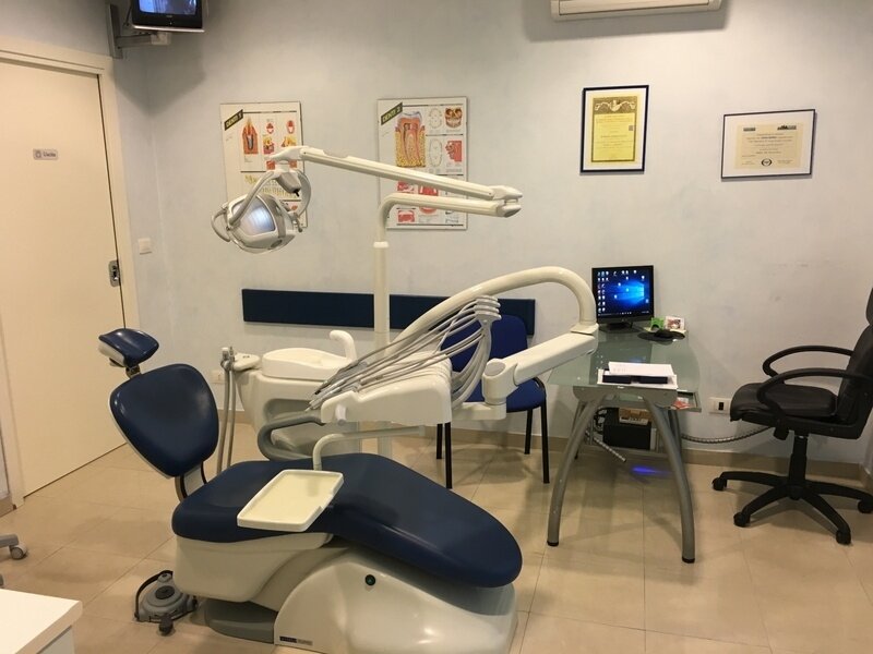 Özel ağız ve diş sağlığı klinikleri ve muayenehaneleri Dental Med di Rubbino Sergio e Rubbino Andrea Salvo, Sicilya, foto