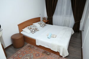 Ay (No:18, 8-shi shaǵyn aýdan), otel  Çimkent'ten (Şımkent'ten)