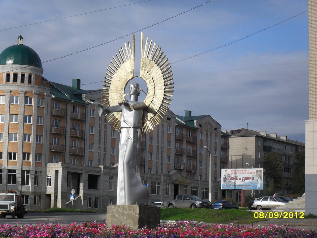 Park, sokak heykeli Ангел-хранитель, Lebedian, foto