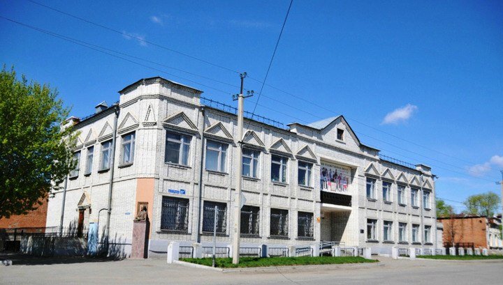 Sanat okulları Mboudod Detskaya khudozhestvennaya shkola im. F. A. Bronnikova, Şadrinsk, foto