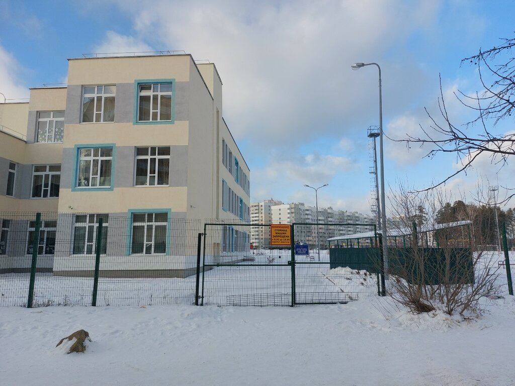 Stadyum Стадион МАОУ СОШ № 3, Verhniaya Pyşma, foto
