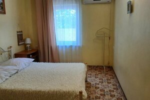 Gostinica Na Shosseinoi 38a (Шоссейная улица No:38А, село Солнечногорское), otel  Kırım Cumhuriyeti'nden