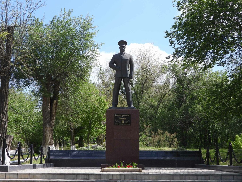 Anıt, heykel Солдатам правопорядка Калмыкии, Elista, foto
