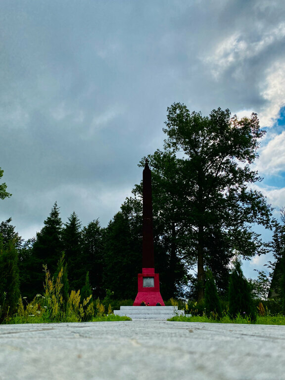 Anıt, heykel Символический памятник землякам, погибшим в годы Великой Отечественной войны, Grodnenskaya oblastı, foto