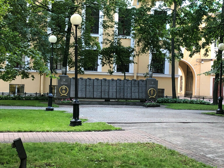 Anıt levhası, anıt taş Мемориальная стена ЛИИЖТовцам, павшим в боях за Родину, Saint‑Petersburg, foto