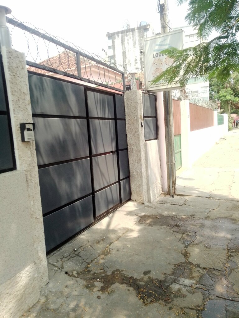 Ortaokul Escola de condução, Loanda, foto