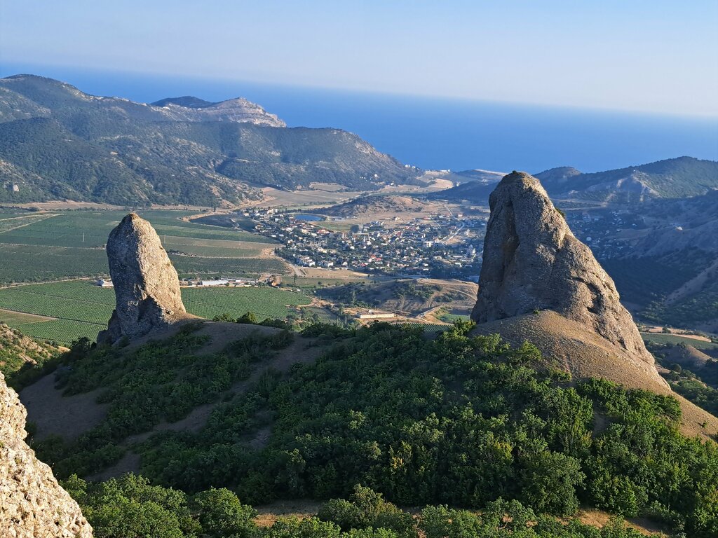 Dağ zirvesi Гора Два брата, Kırım Cumhuriyeti, foto