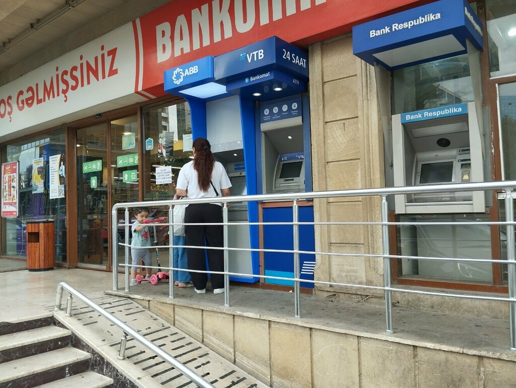 ATM'ler Vtb Bank, Bakü, foto