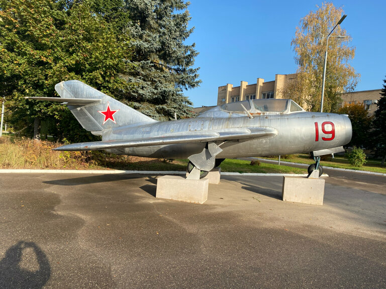 Teknoloji anıtı Истребитель МиГ-15УТИ, Moskova ve Moskovskaya oblastı, foto