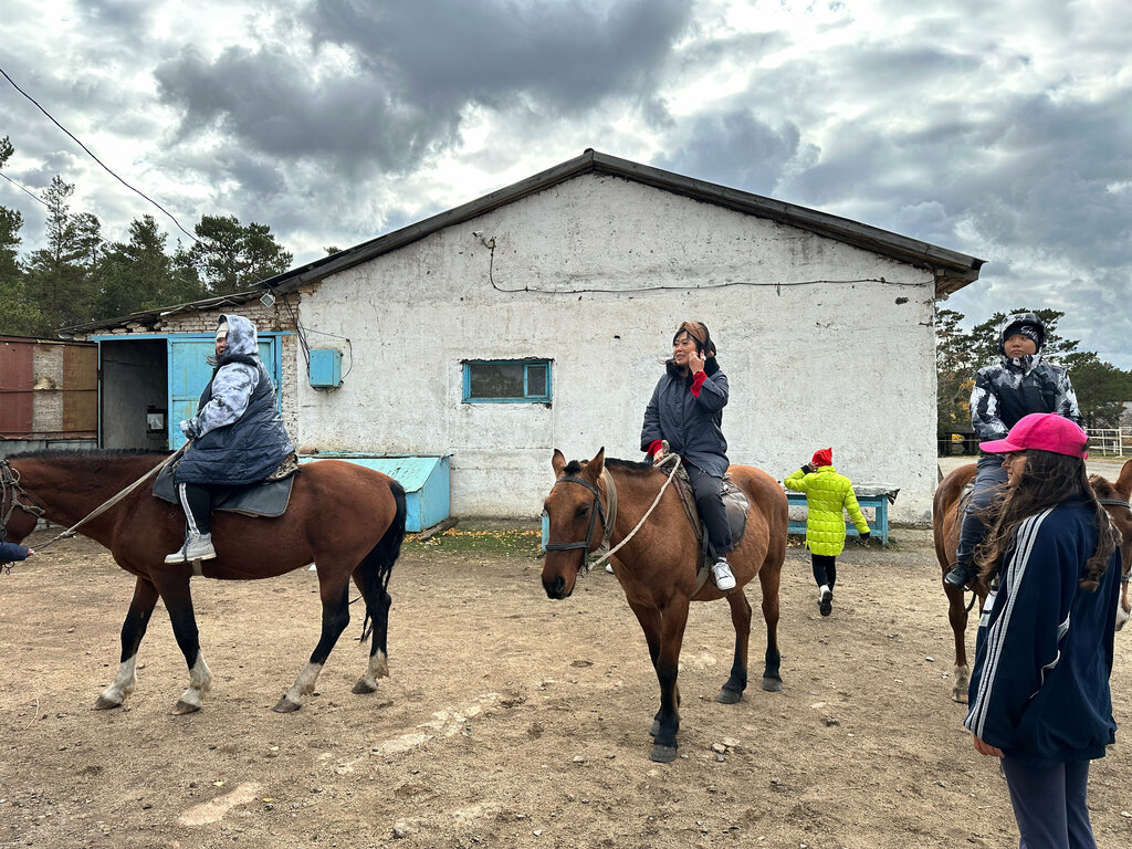 At ve binicilik kulüpleri Equestrian Yard, Şçuçinsk, foto