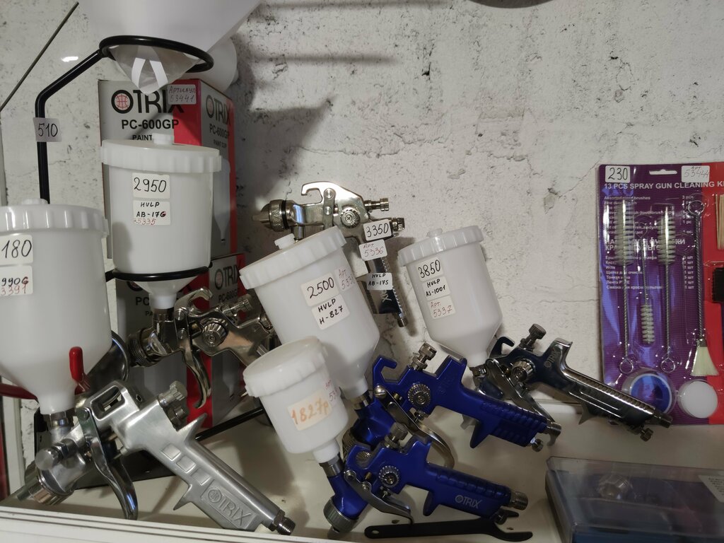 Boya ve cila malzemeleri üretim ve satış yerleri Verso, Ufa, foto