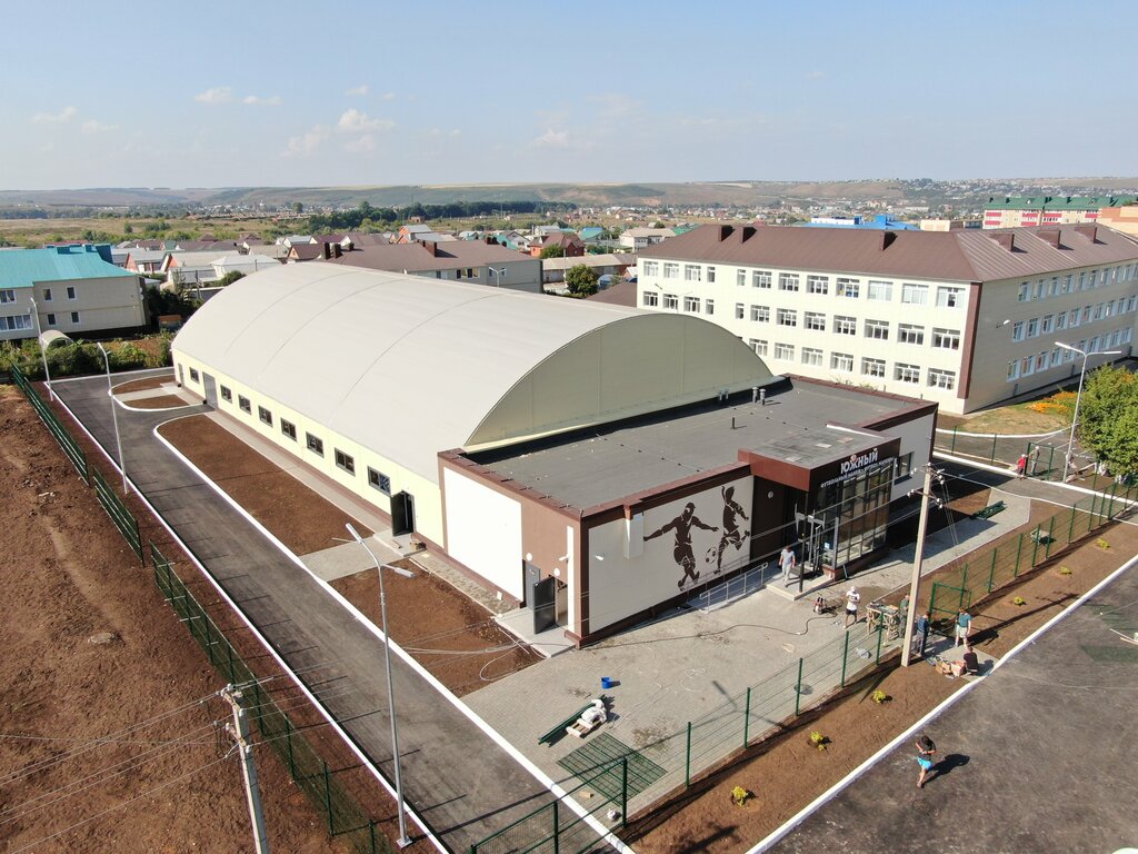 Spor arenası Футбольный манеж Южный, Mamadış, foto