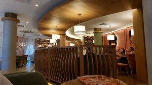 Svoia kompaniia (Sheynkmana Street No:90), restoran  Yekaterinburg'dan