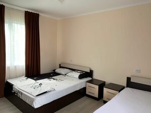 У Нануки (Autonomous Republic of Abkhazia, Sukhumskiy munitsipalitet, Eshera Village), otel  Sukhumi Bölgesi'nden