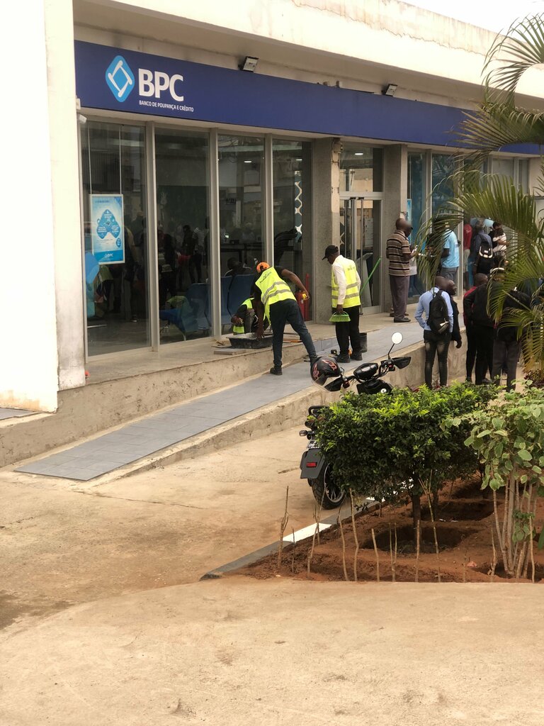 Banka Banco de Poupança e Crédito, Loanda, foto