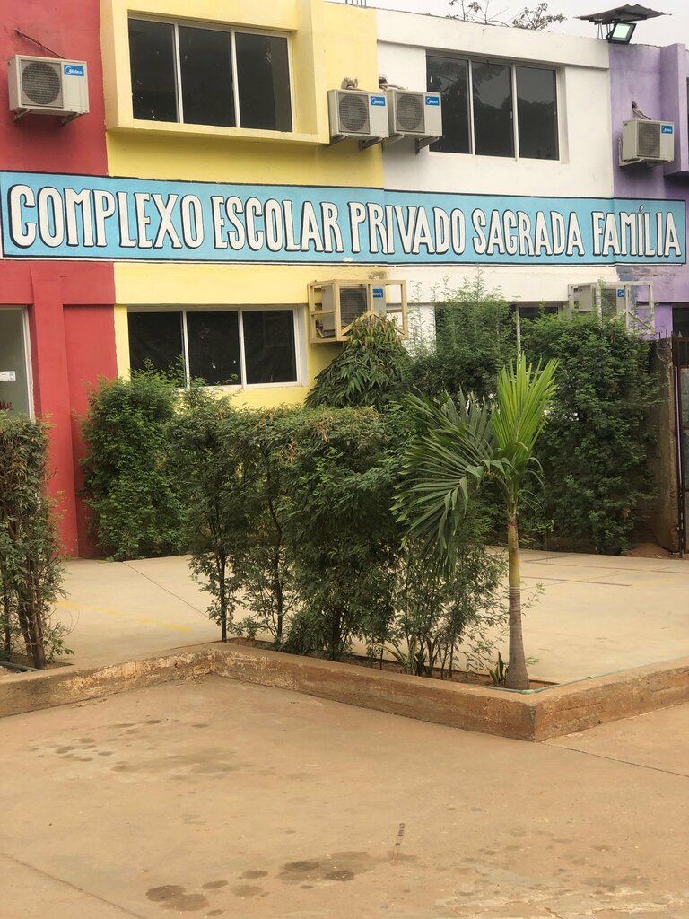 Özel okul Complexo Escolar Privado Sagrada Família, Loanda, foto