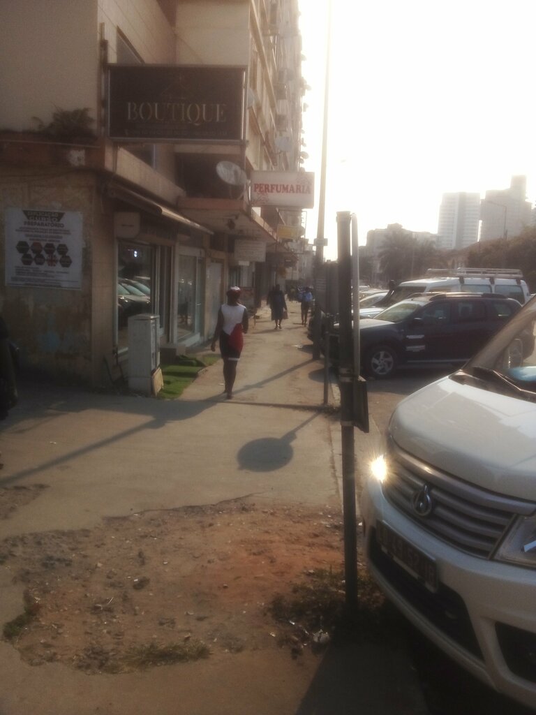 Kozmetik ve parfümeri mağazaları Escada Perfumaria, Loanda, foto
