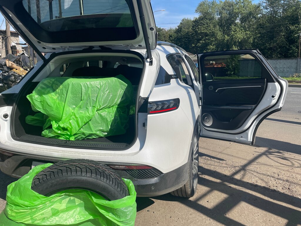 Jant ve lastikçiler Fast, Saint‑Petersburg, foto