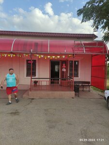 Белый парус (Sportivnaya ulitsa No:16А, selo Razvilnoye), kafe  Rostovskaya oblastından
