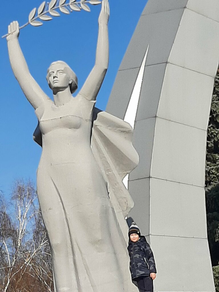 Anıt, heykel Скорбящая мать, Novokuznetsk, foto