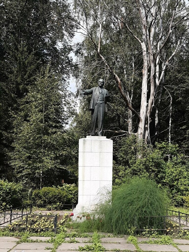 Anıt, heykel В.И. Ленин, Holm, foto