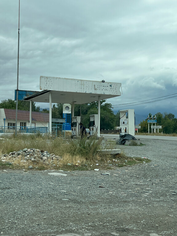 Benzin istasyonu F1 Pertroleum, Çuy ili, foto