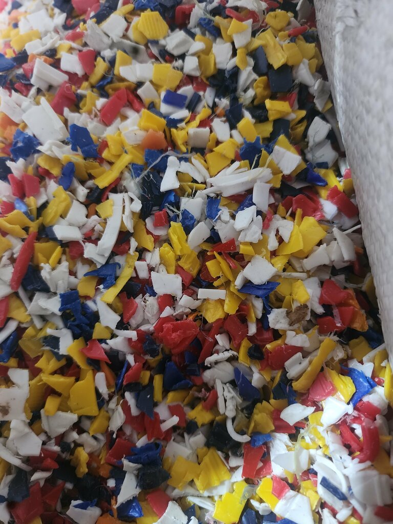 Geri dönüşüm maddeleri MacPlast, Furmanov, foto