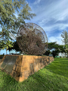 Tsunami Memorial (Phuket, Kathu, Kamala, Ban Kom La), anıt, heykel