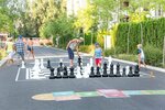 Sokak satrancı ve Asfalt çizimi (No:16, Cascadas Apartments), oyun alanı  Güneş Sahili Tatil Tesisleri'nden