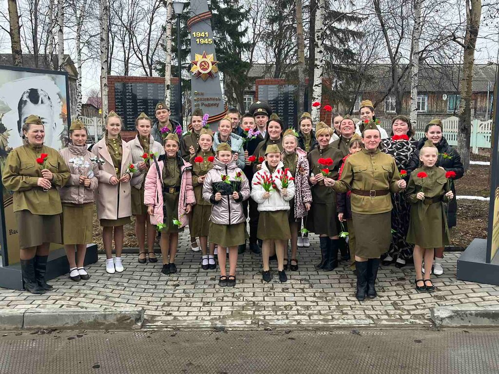 Anıt, heykel Павшим воинам Великой Отечественной войны 1941-1945 гг., Yamal‑Nenets Özerk Bölgesi, foto