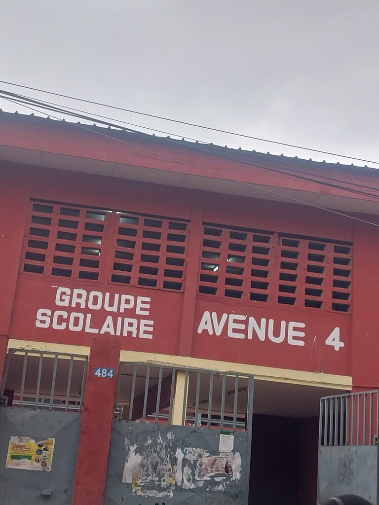 Ortaokul Avenue 4 School Group, Abican, foto