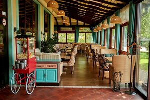 Cafe Dacha (Mira Street No:13Е, selo Kabardinka), restoran  Krasnodarski krayından