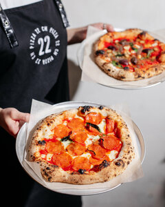 Pizza 22 cm (Bolshaya Konyushennaya Street No:2), pizzacılar  Saint‑Petersburg'dan