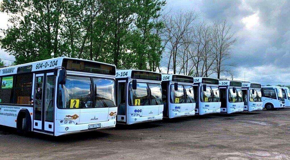 Otobüs park yerleri Palmira, Volhov, foto