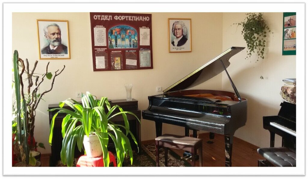 Müzik okulları ve konservatuarlar School of Music and Arts, Gülistan, foto