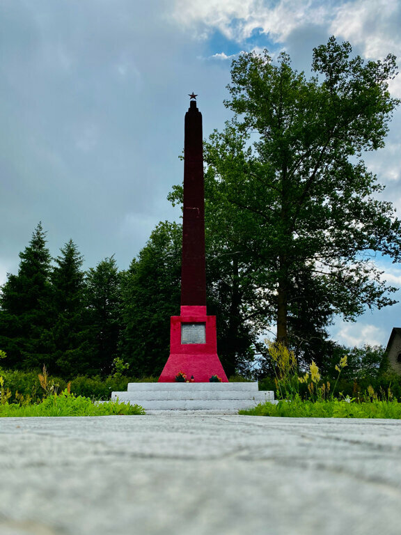 Anıt, heykel Символический памятник землякам, погибшим в годы Великой Отечественной войны, Grodnenskaya oblastı, foto