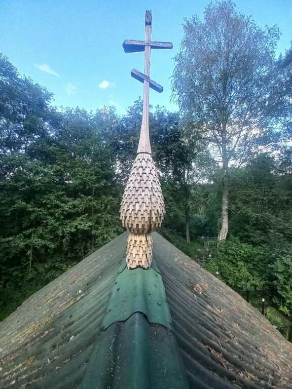 Şapel, haç anıtı Часовня Тихвинской иконы Божией Матери, Novgorodskaya oblastı, foto