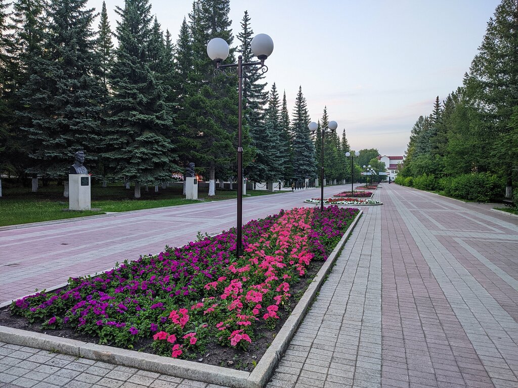 Anıt, heykel Аллея героев, Beloretsk, foto