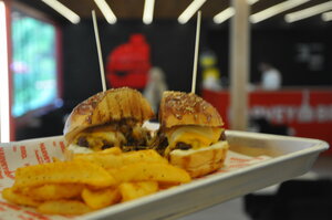 Harvey Burger Çamlıhemşin (Behice Köyü Yolu, Rize), restoran  Çamlıhemşin'den