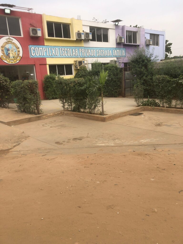 Özel okul Complexo Escolar Privado Sagrada Família, Loanda, foto
