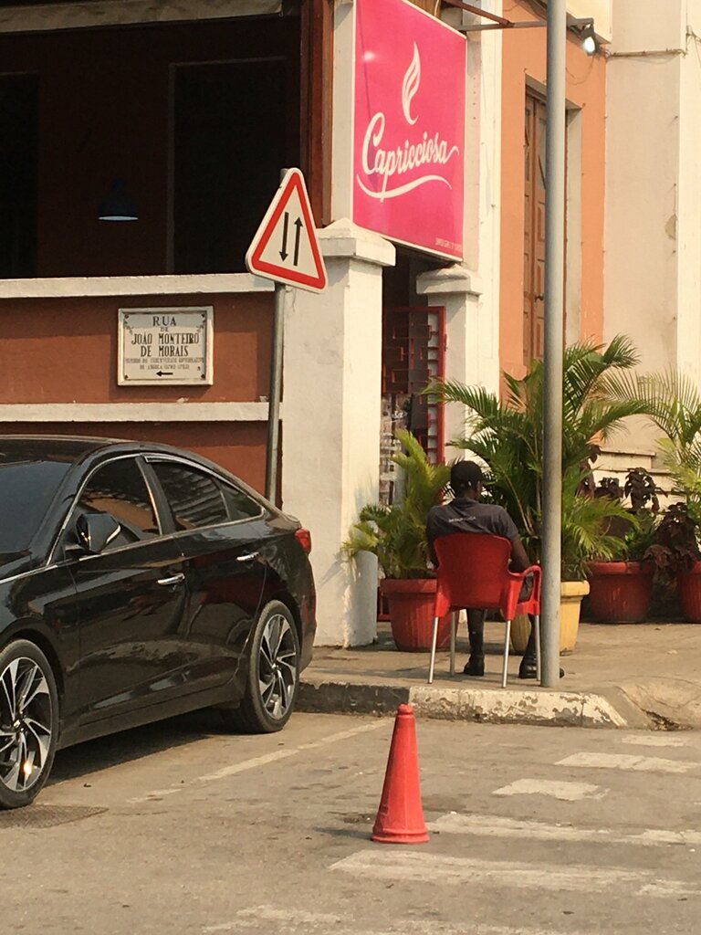 Restoran Pizzaria Capricciosa, Loanda, foto