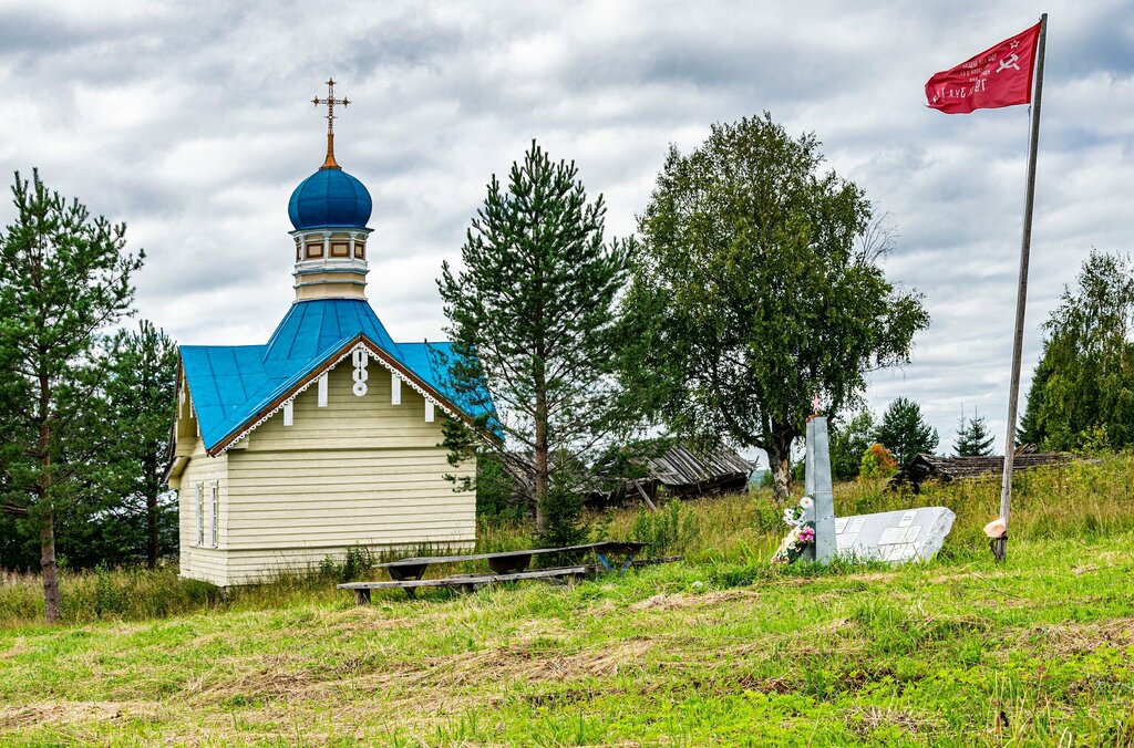 Anıt, heykel Жителям деревень Скалепово, Ухтенино - участникам Великой Отечественной войны, Kirovskaya oblastı, foto