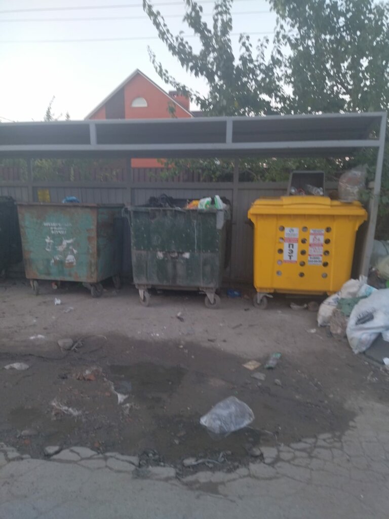 Çöp alanları Trash and garbage disposal area, Novoçerkassk, foto